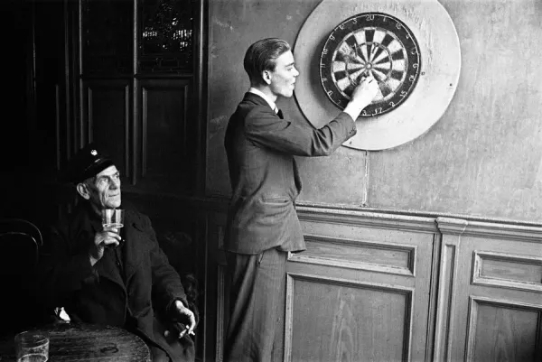 Maureen Flowers Darts Player